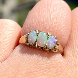 Stunning Glowing 9ct Yellow Gold Opal Trilogy Ring / US Size 5 Claw-set Natural Opals ...