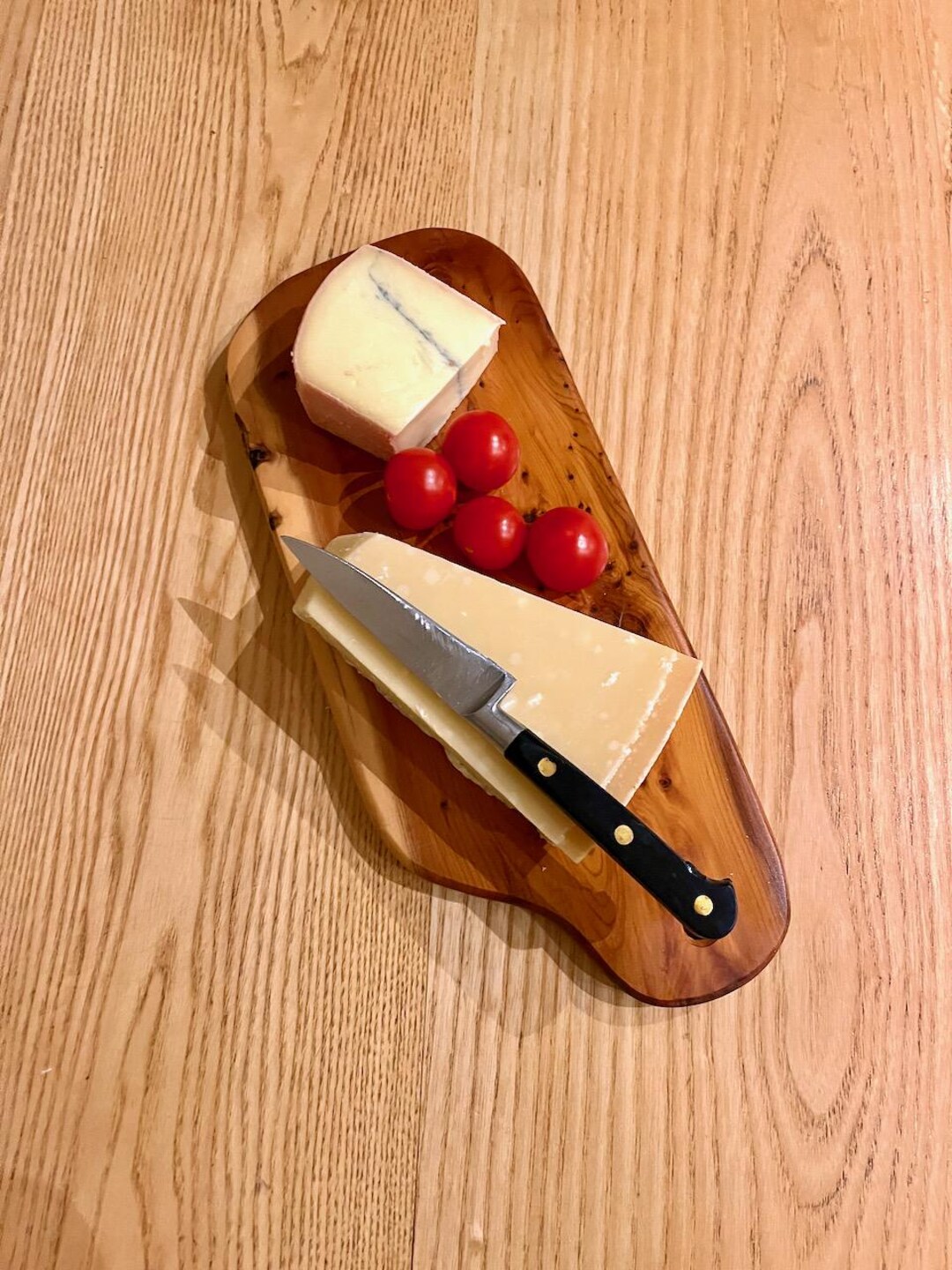 Rustic Cutting Boards Made of Yew Wood. - Etsy