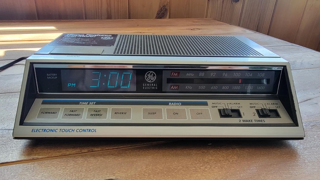 Vintage 1980s GE AM/FM Alarm Clock Radio, Faux Wood and Silver Design ...