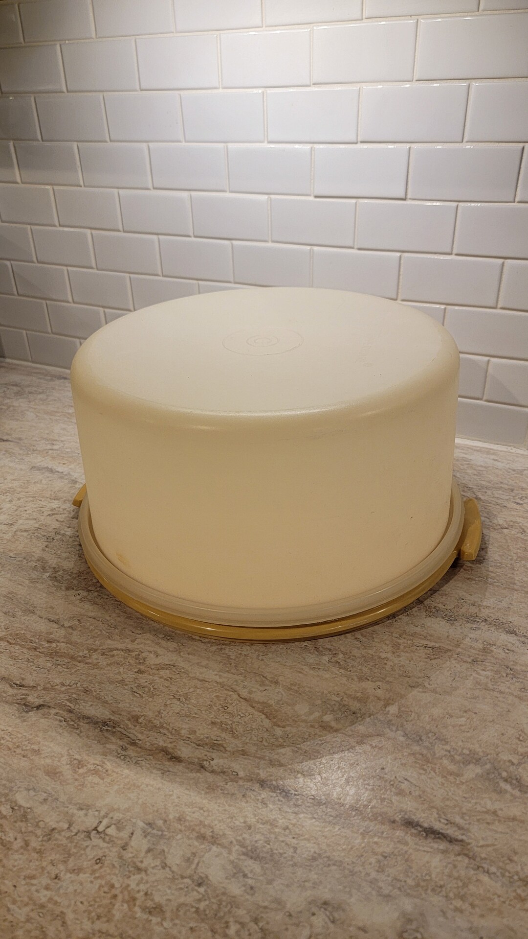 Vintage Tupperware Biggest Round Cake Taker Carrier, Tupperware Gold ...
