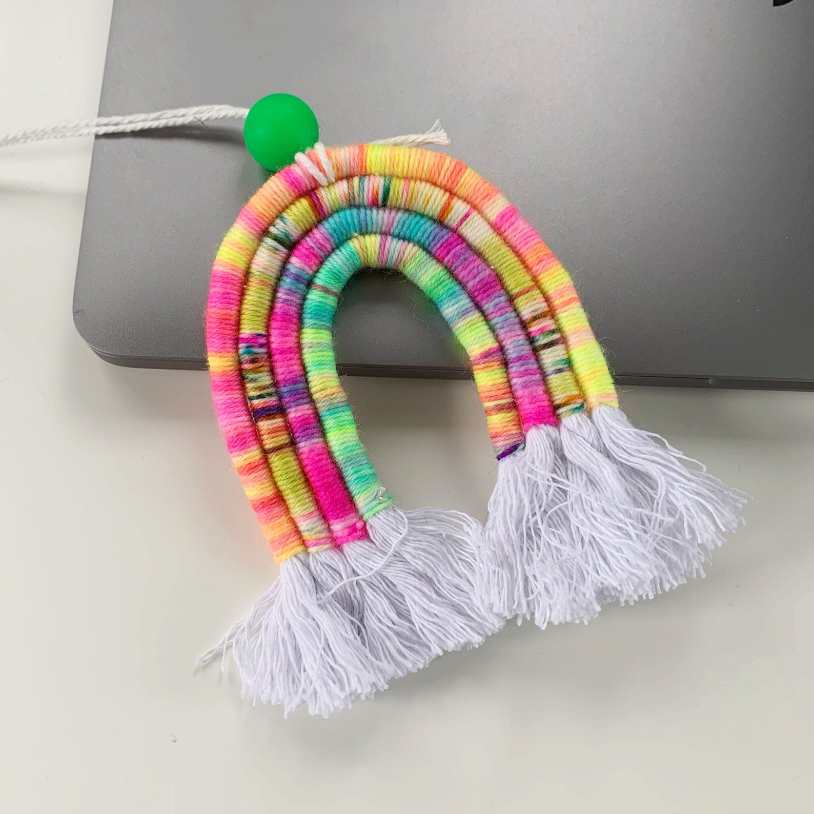 Indie Dyed Yarn Rainbow Key Chain, Boho Macrame Rainbow Bag Charm, Hand ...