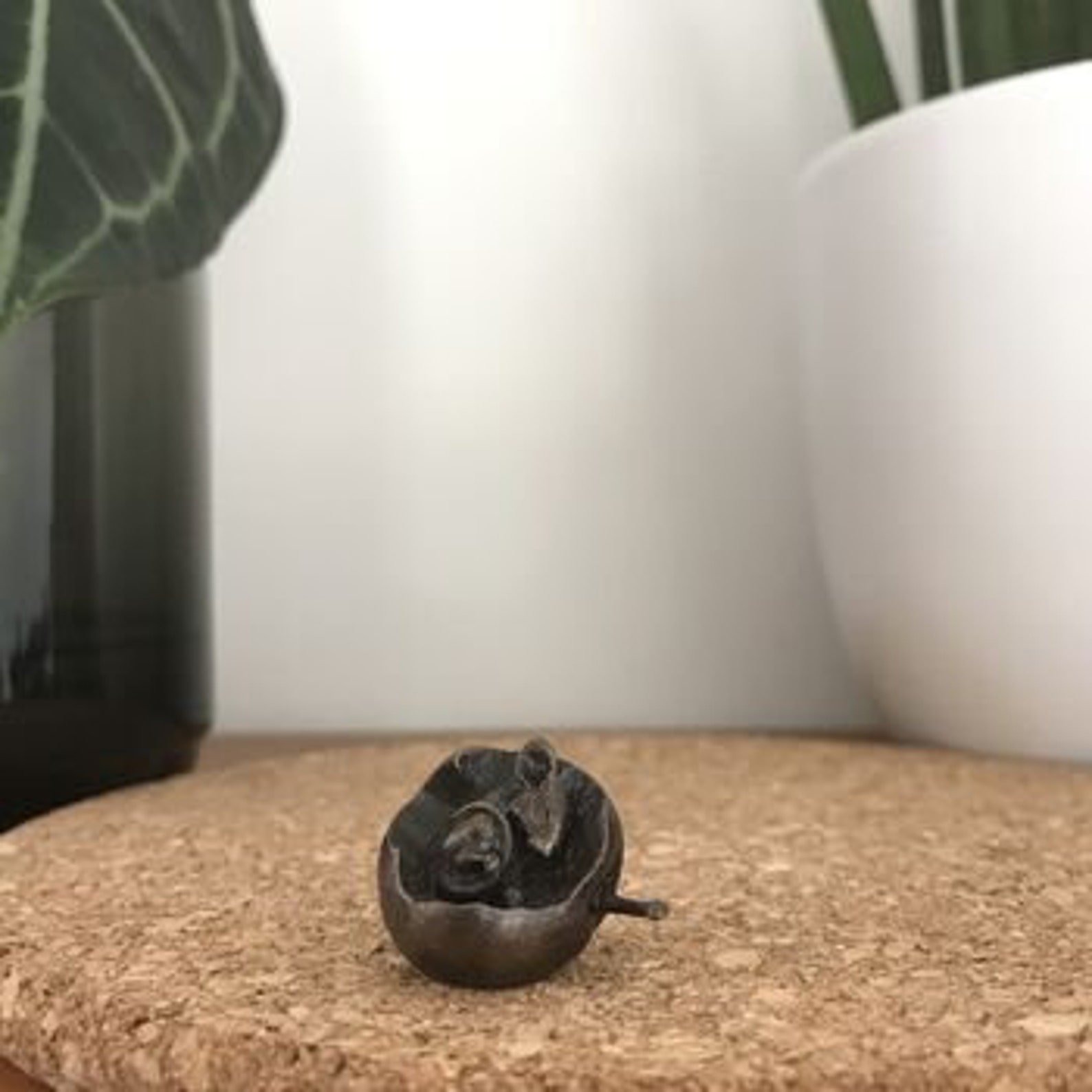 Miniature Bronze Mouse in Apple Statue Countryside 8th - Etsy UK