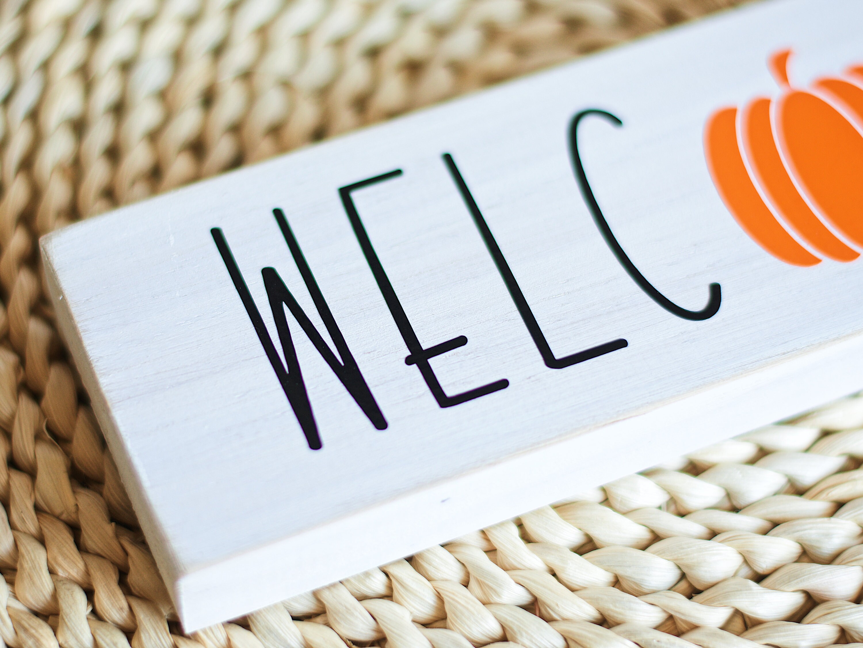 Welcome Fall Mini Wood Sign, Welcome Pumpkin Small Accent Mini Wood ...