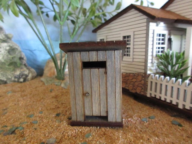 Walnut Grove Outhouse 1:52 scale — Old West Miniatures