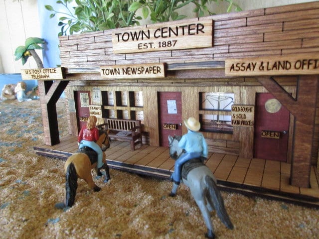 O Scale Old Western Town Center — Old West Miniatures