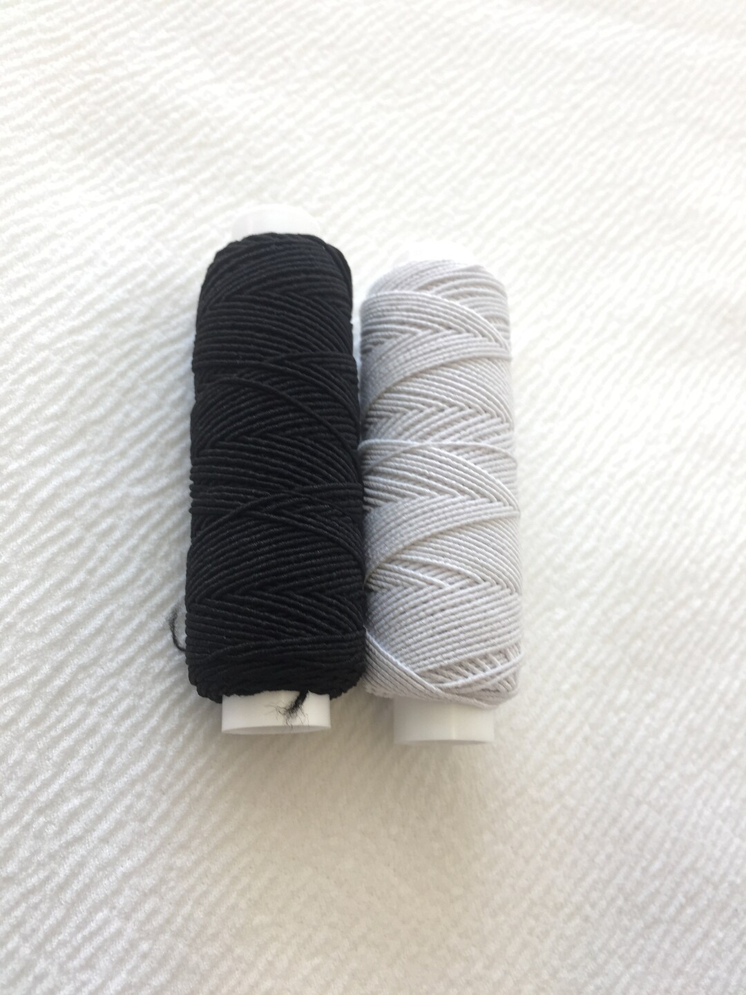 Shirring Shearing Pack of 2 Reels, Black & White ,elastic Thread 20 ...