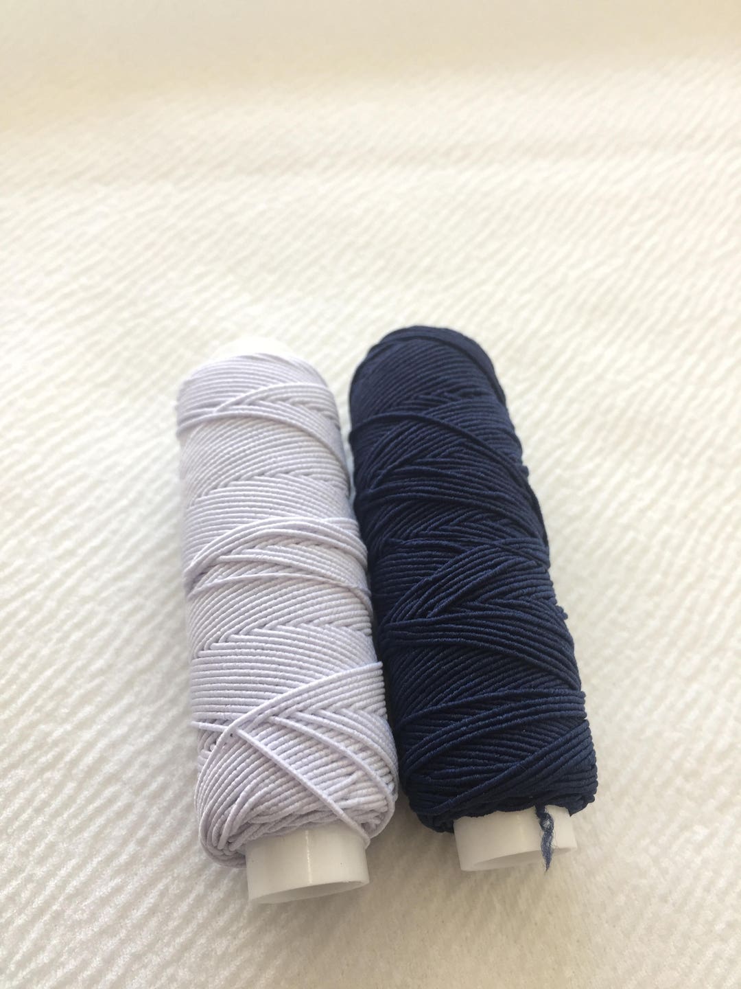 Shirring Shearing Pack of 2 Reels, White & Navy, Elastic Thread 20 ...