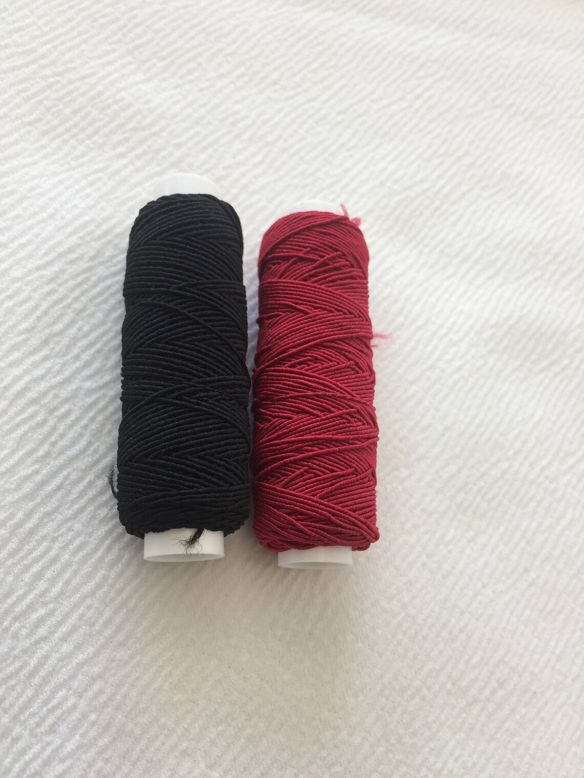 Shirring Shearing Pack of 2 Reels, Black & Red, Elastic Thread 20 Metre ...