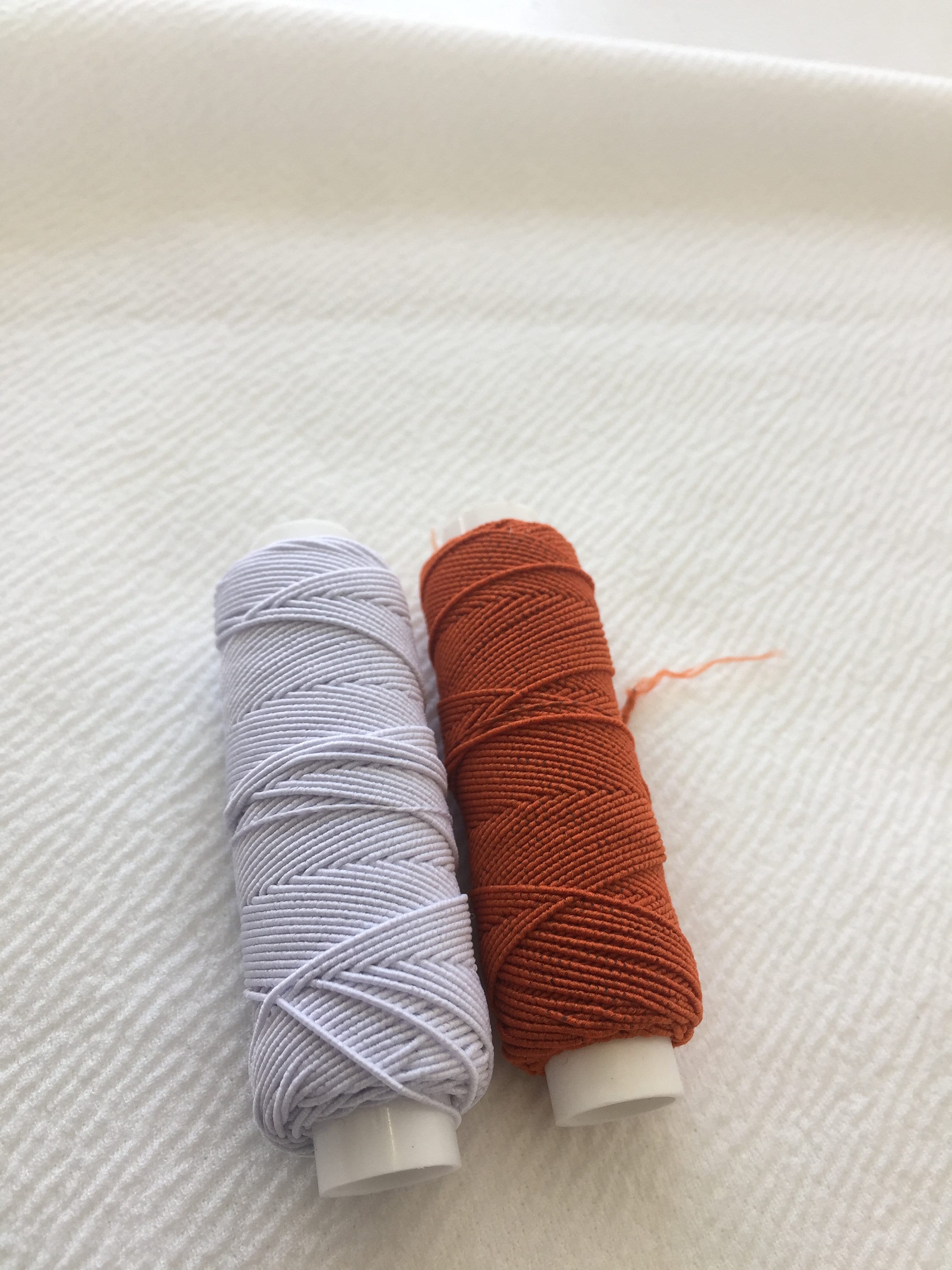 Shirring Shearing Pack of 2 Reels, White & Orange, Elastic Thread 20 ...