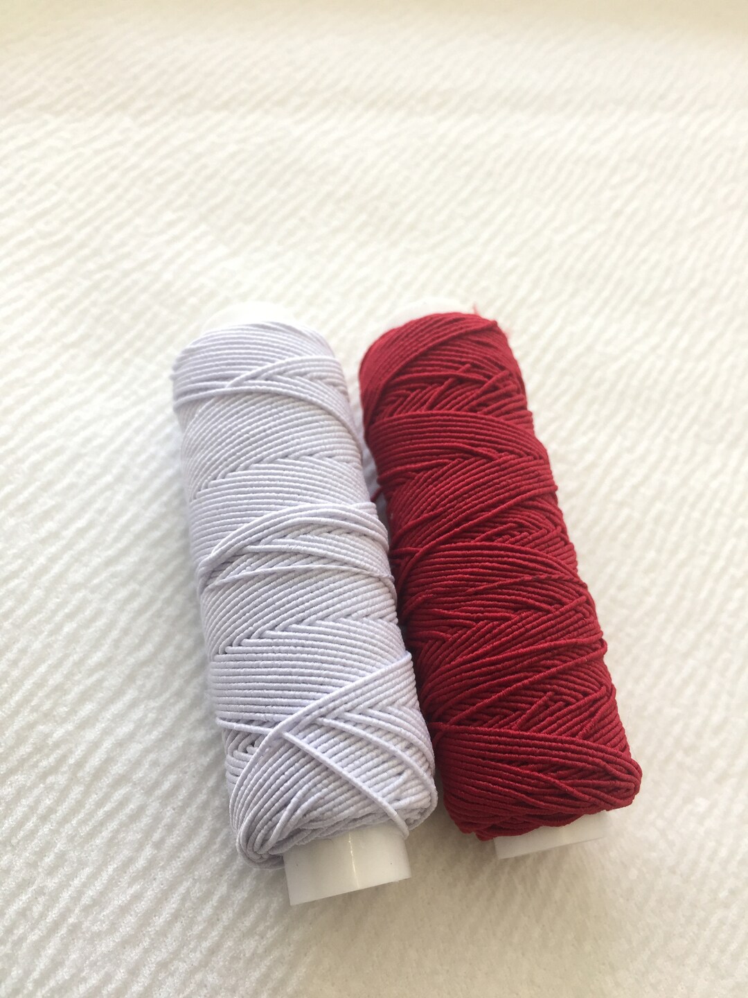 Shirring Shearing Pack of 2 Reels, White & Red, Elastic Thread 20 Metre ...