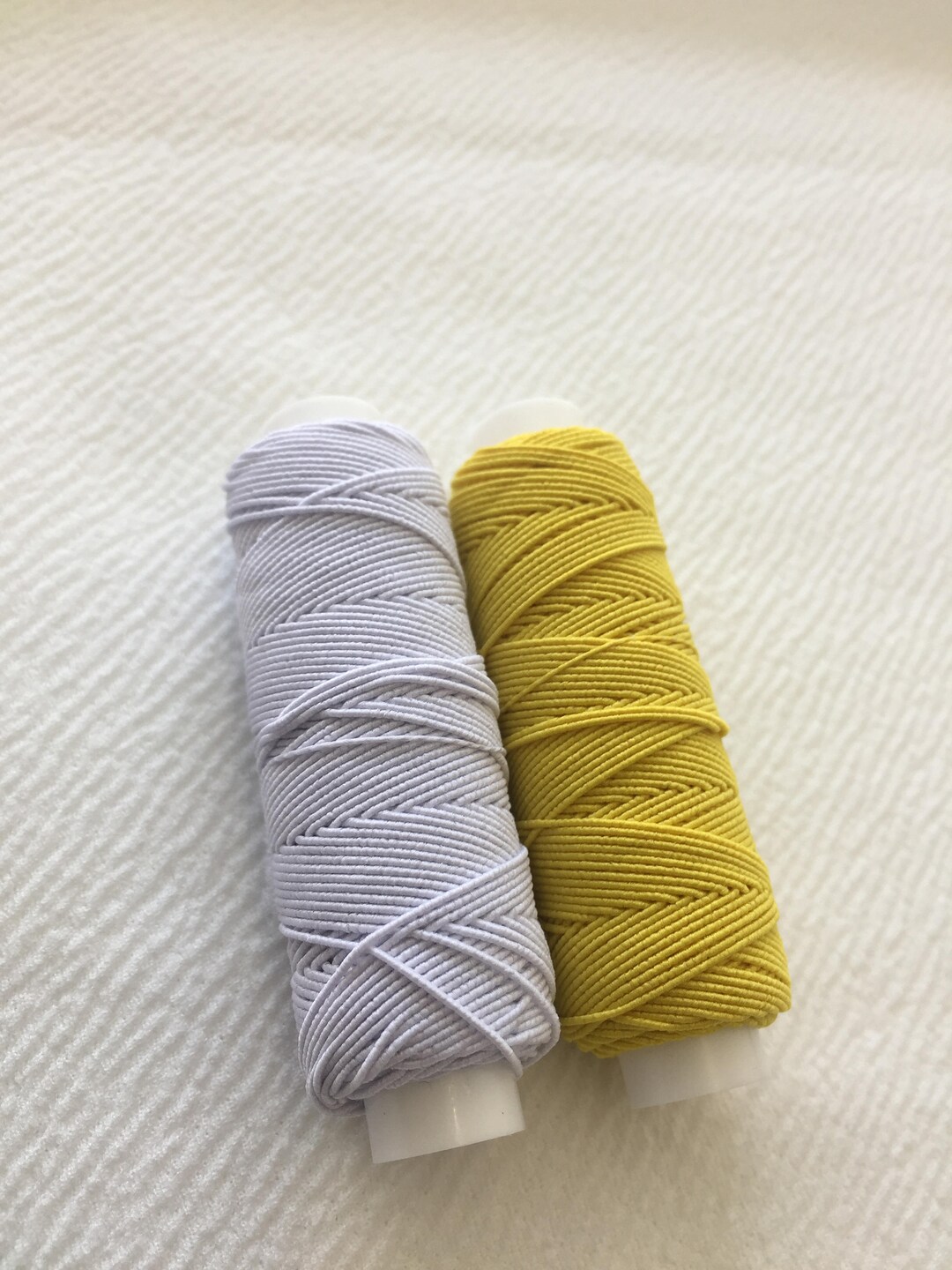 Shirring Shearing Pack of 2 Reels, White & Yellow, Elastic Thread 20 ...