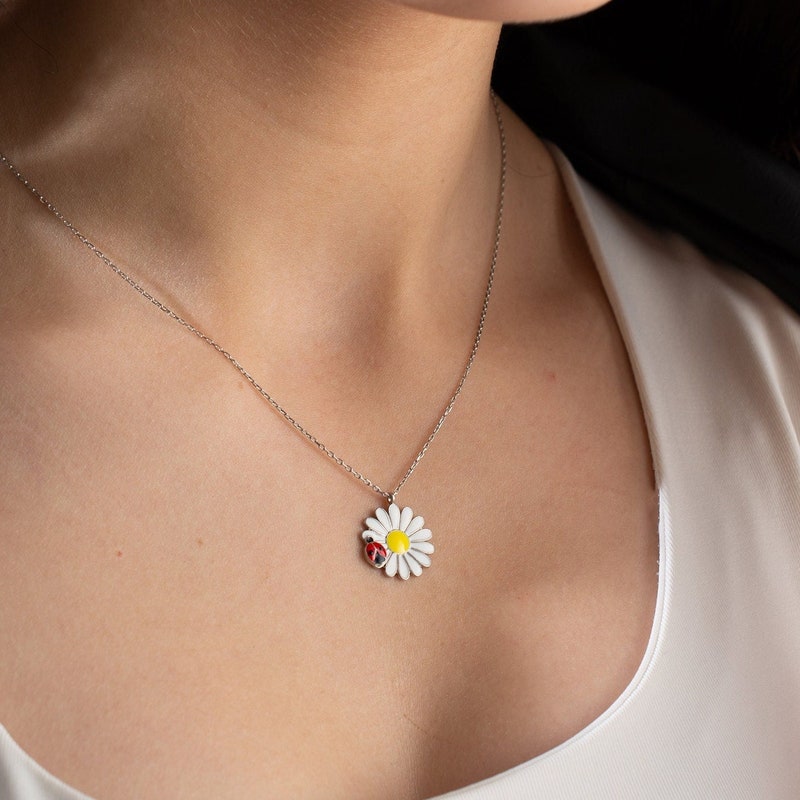 Daisy Necklace - Etsy