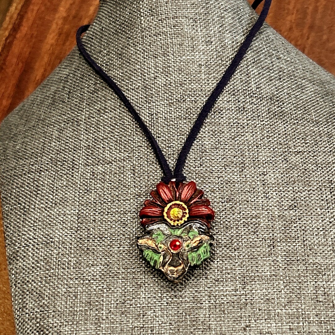 Billy Strings Red Daisy 3 Eyed Goat Necklace,bmfs,crystal Metallic Rear ...