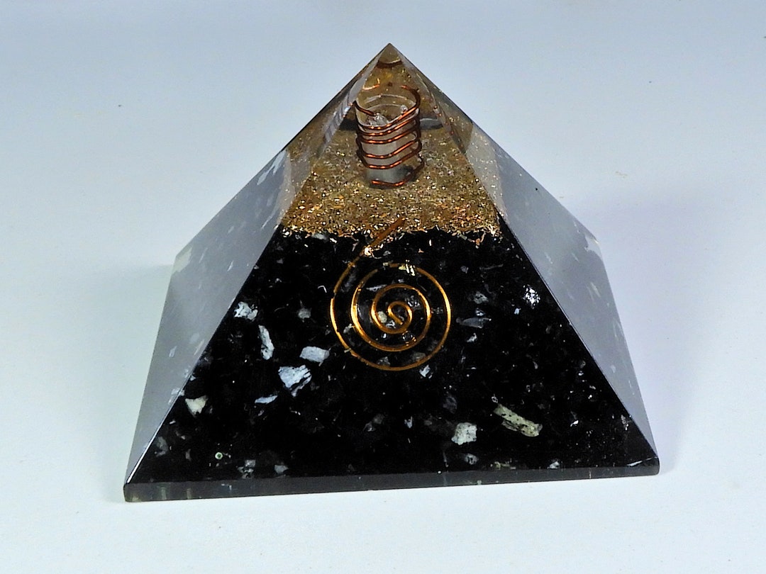 Black Tourmaline Oregon Pyramid Crystal Pyramid Tourmaline Healing ...