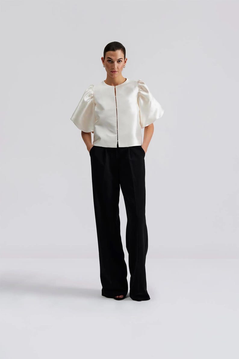 Blouse With Pouf Balloon Sleeve in off White | Modest Fashion |elegant ...