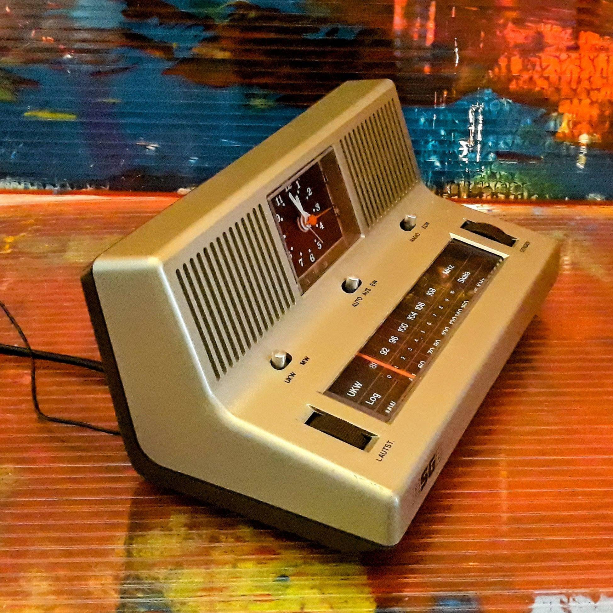 Vintage Mid Century, ESGE Clock Radio With Analog Clock. Radio Am/ Fm ...