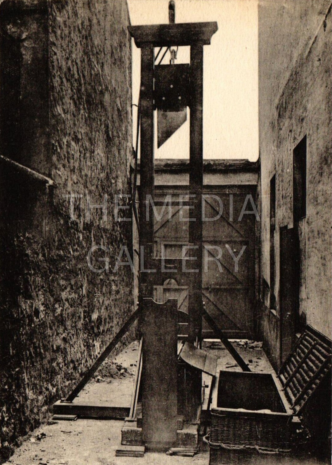 Guillotine, 1907 Photo Print Guillotine Photo Macabre Art Dark Art ...