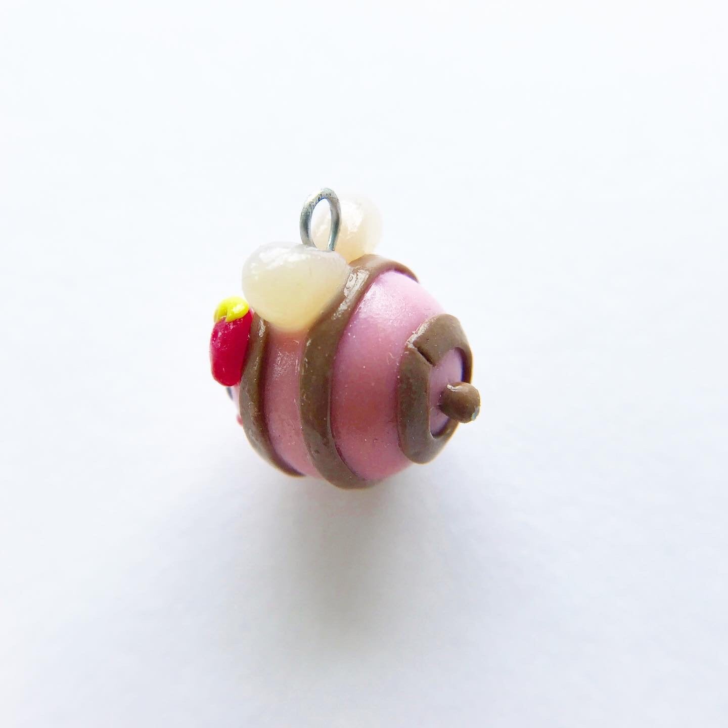 Cute Strawberry Bee Charm/ Polymer Clay Charms / Artwallyuni - Etsy