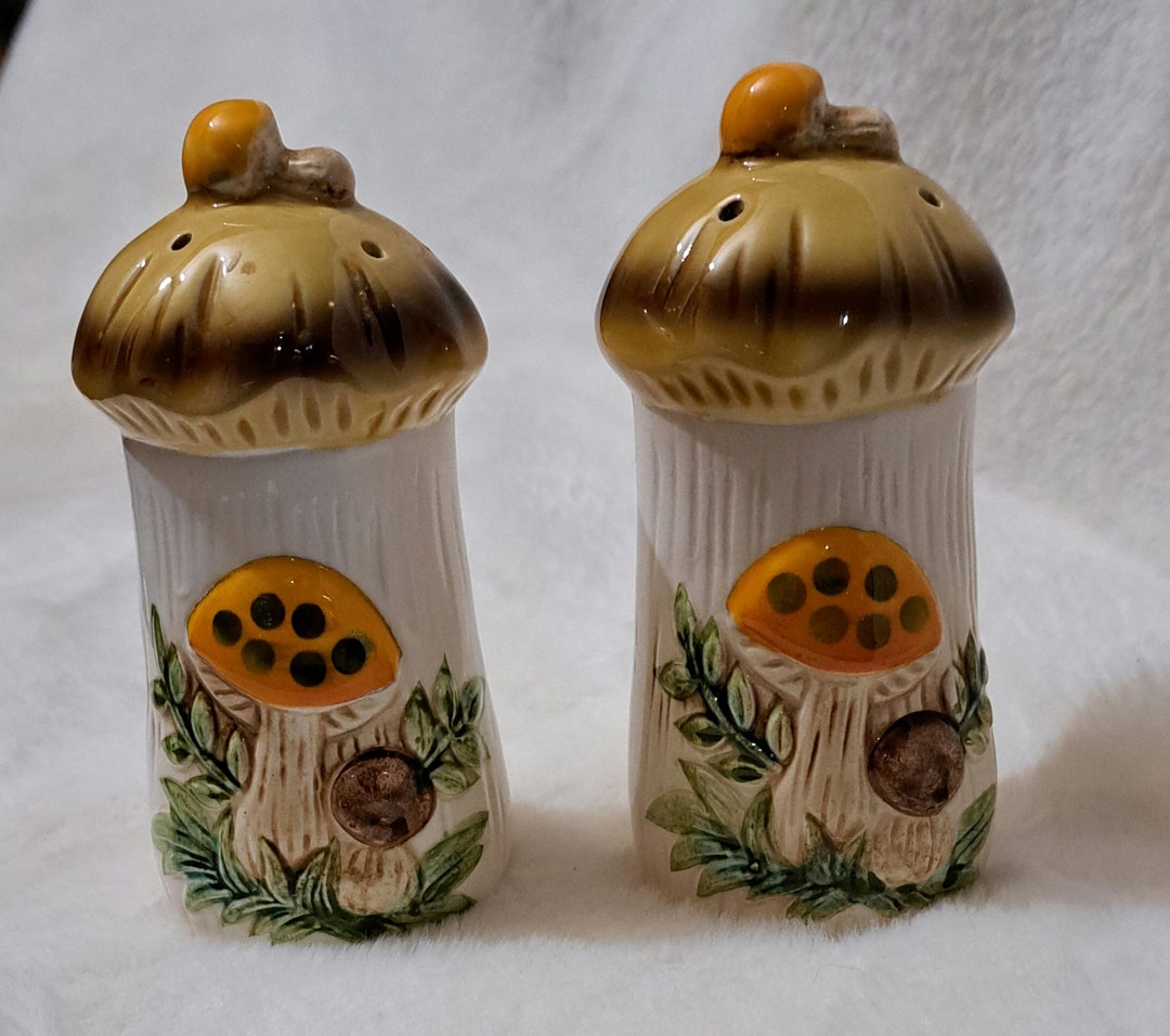 Vintage Sears & Roebuck 1970's Merry Mushroom Salt and Pepper Shakers ...