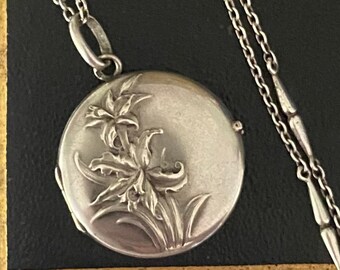Lily Locket - Etsy