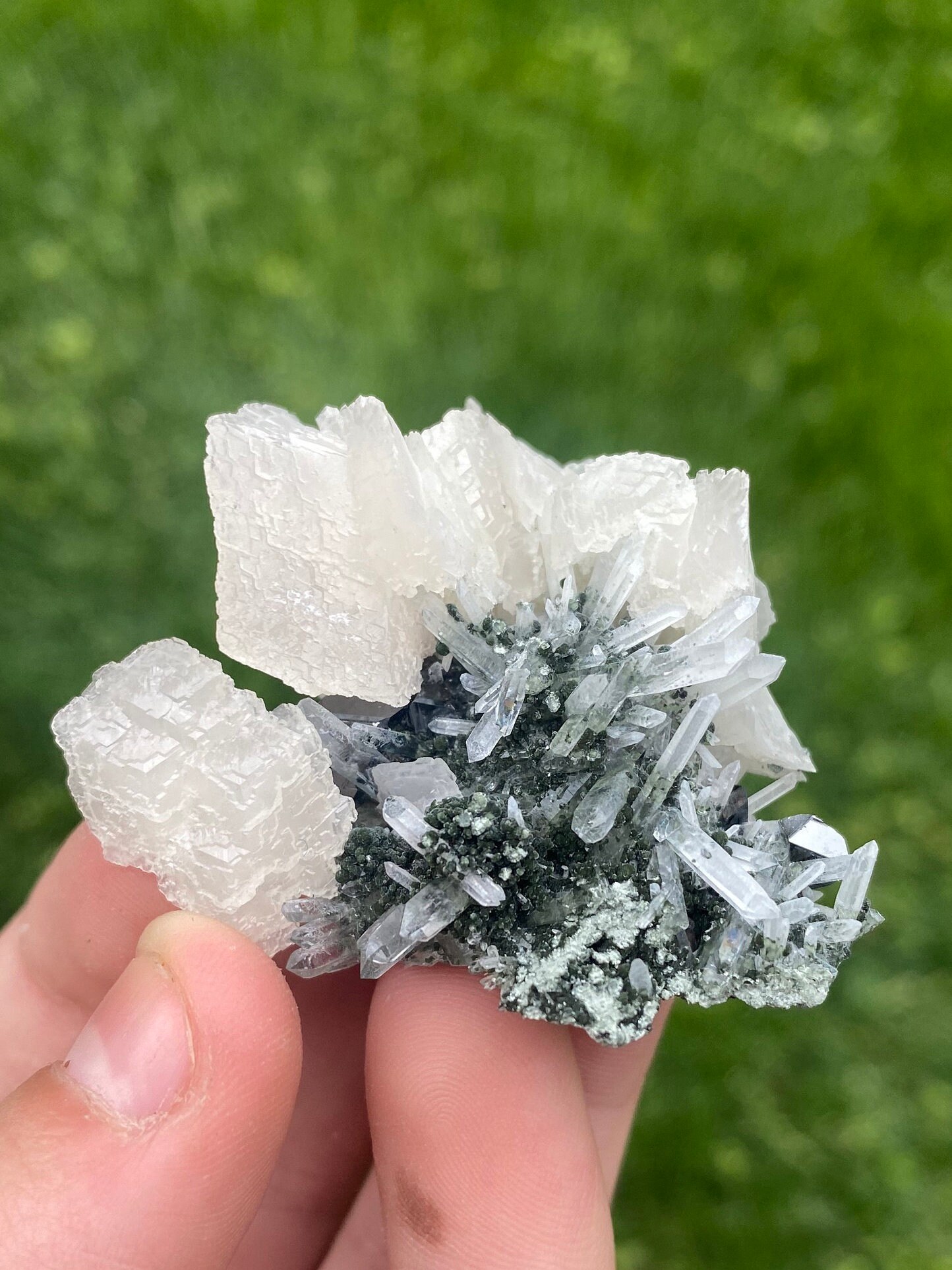 Amazing Sphalerite and Calcite on Quartz and Chlorite From Borieva Mine ...