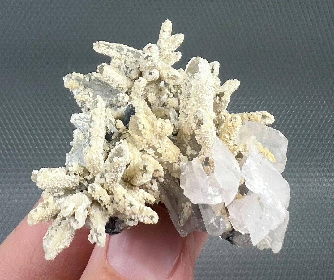 Fantastic Quartz, Sphalerite Covered With Dolomite and Fluorescent ...
