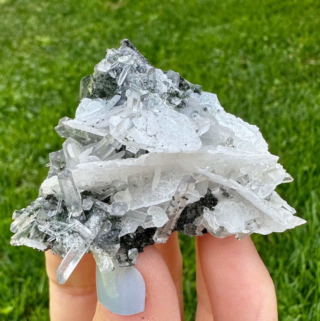100 %transparent Quartz With Green Chlorite and Calcite From Drujba ...