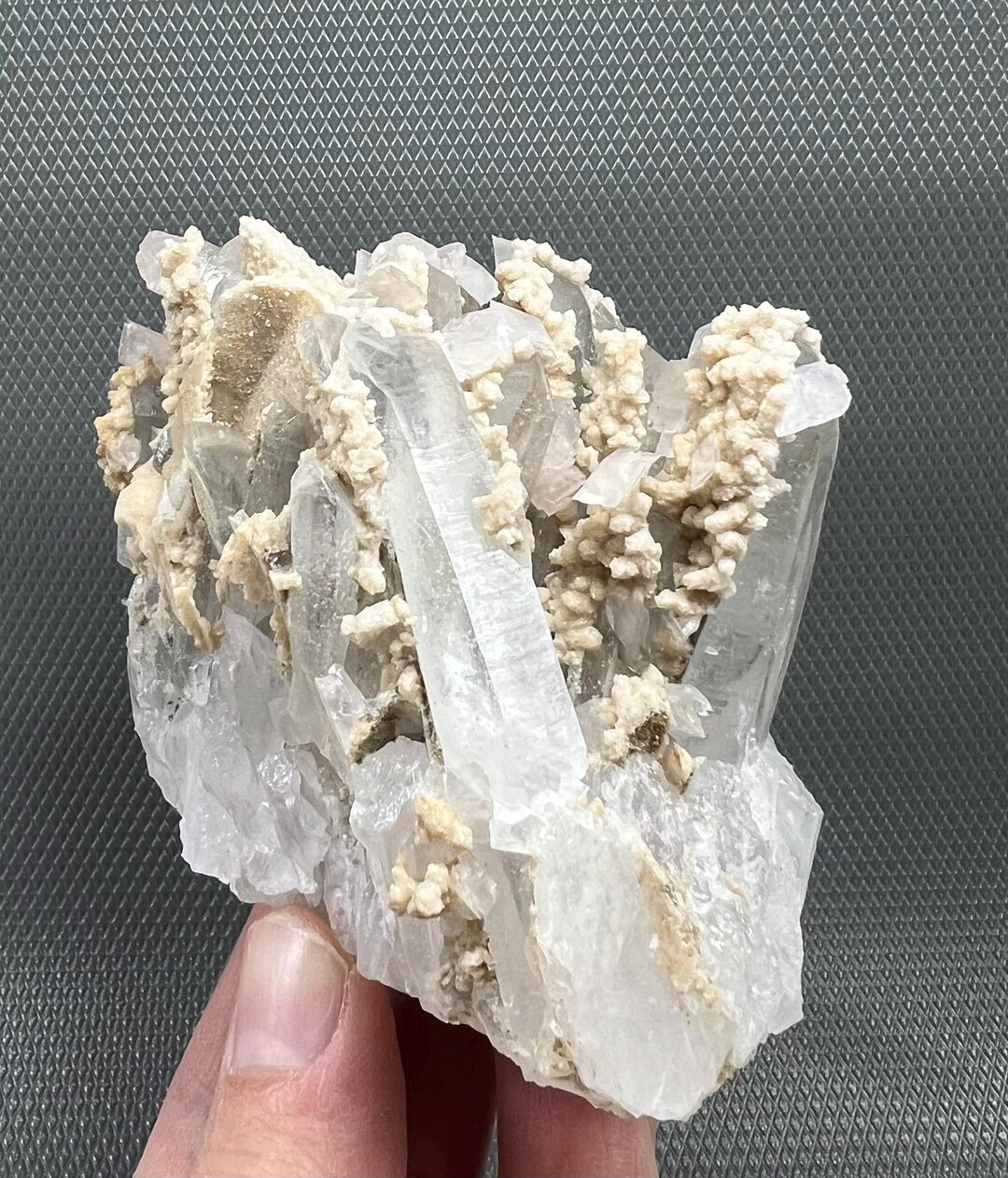 100 %transparent Quartz Covered With Dolomite and Fluorescent Calcite ...