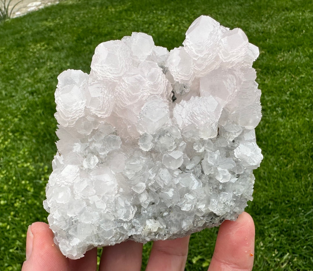 Fluorescent Mangano Calcite benz and Chlorite From Krushev Dol Mine ...