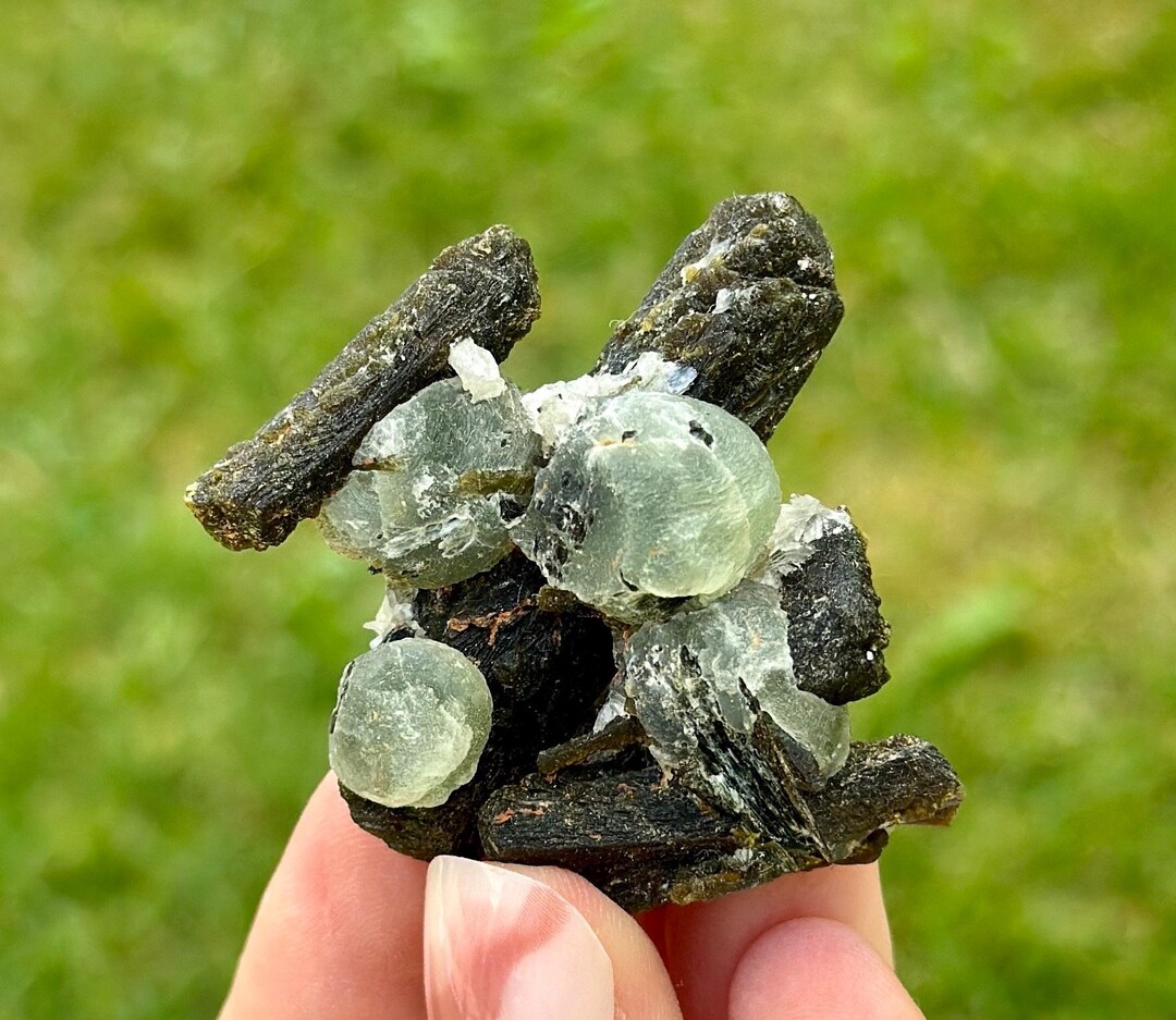 Botryoidal Green Prehnite on Epidote From Malie , Natural Mineral ...