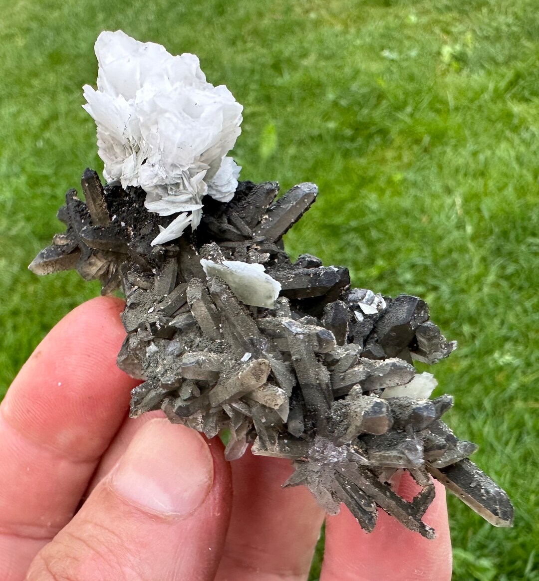 Rare Calcite Flower on Quartz With Chlorite From Drujba Mine, Laki ...