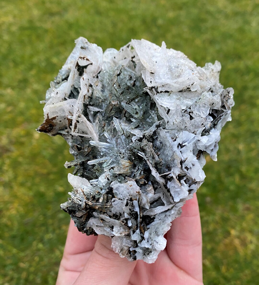 Gorgeous Quartz with Calcite and Chlorite from Drujba mine, Laki ...