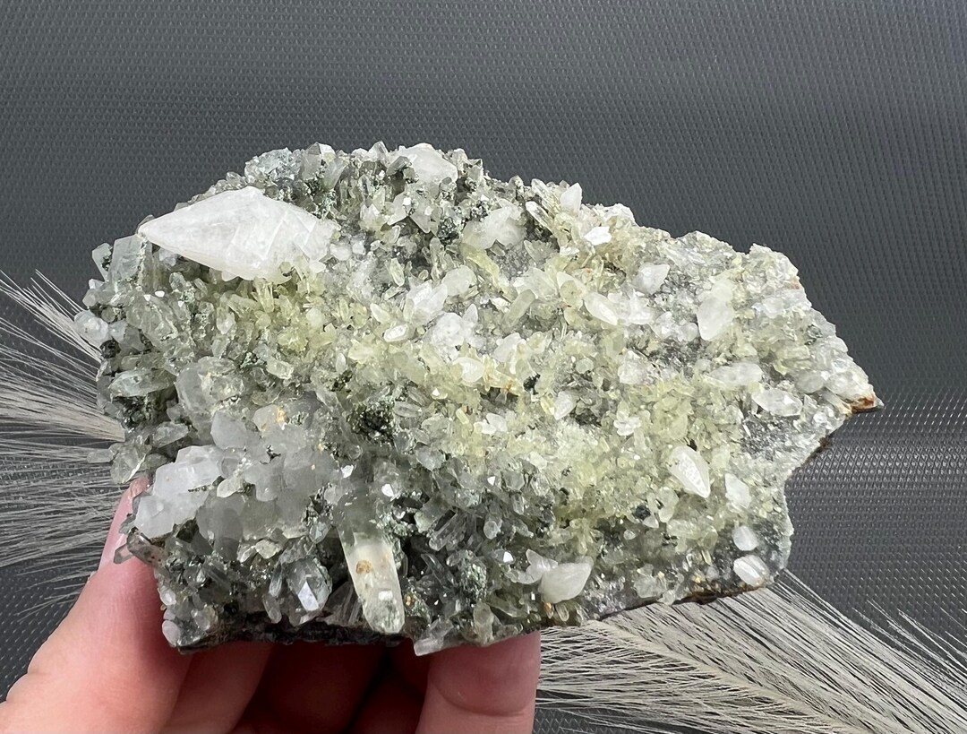 Green Quartz With Chlorite, Epidote and Fluorescent Calcite From ...