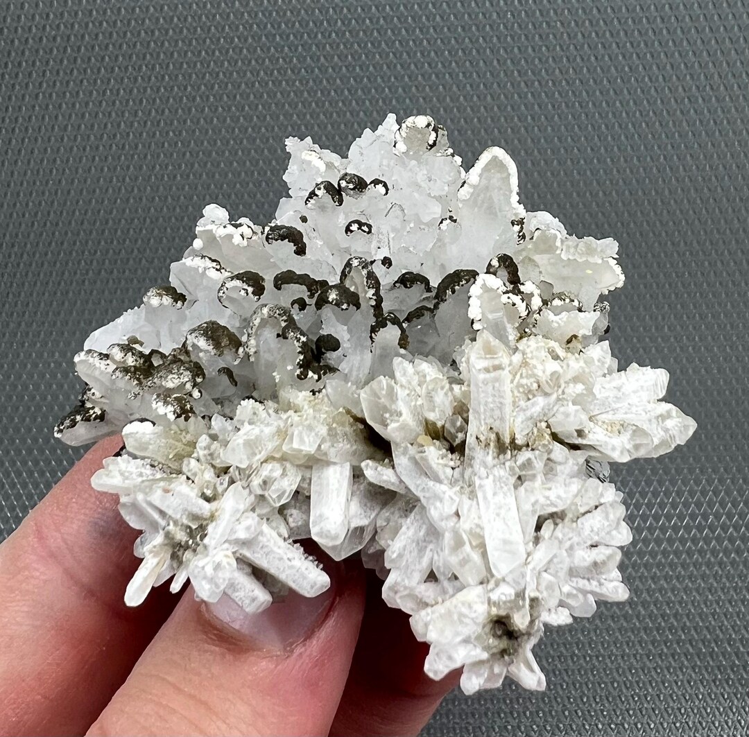 Aesthetic Quartz Covered With Snowly Calcite and Chlorite - Drujba Mine ...