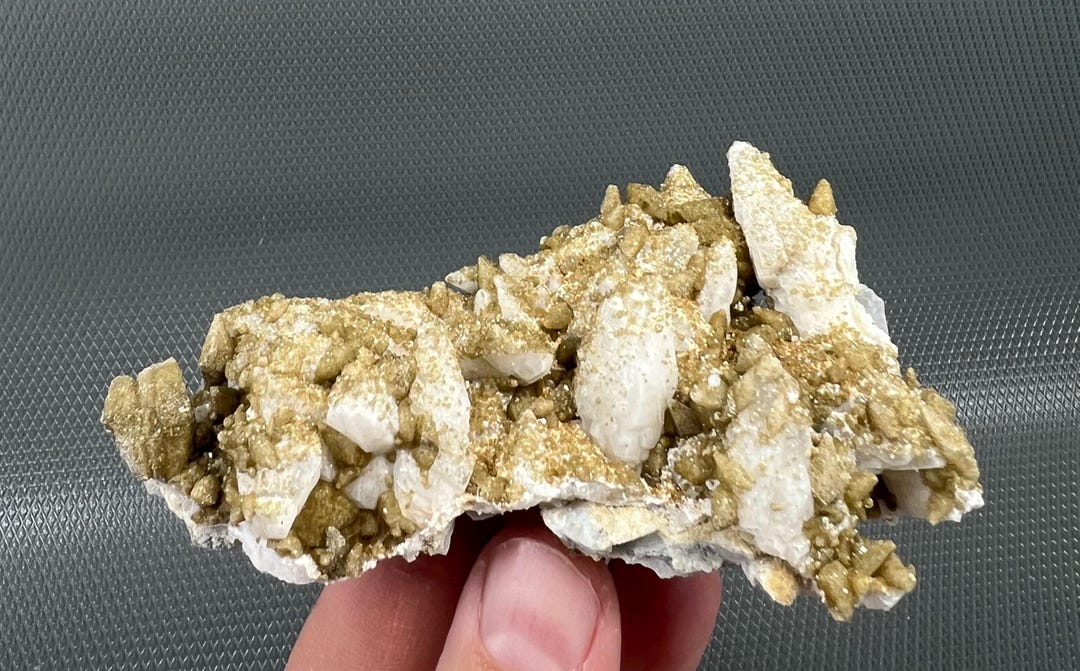 Epimorph Calcite Cover. With Siderite on Chalcedony - Djurkovo Mine ...