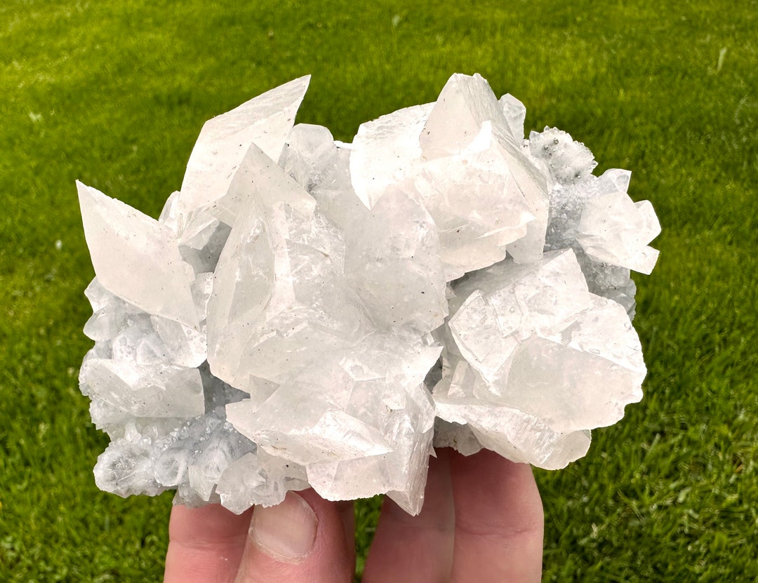 Rhombohedral Calcite/ Mercedes/ on Quartz - Krushev Dol Mine, Madan ...