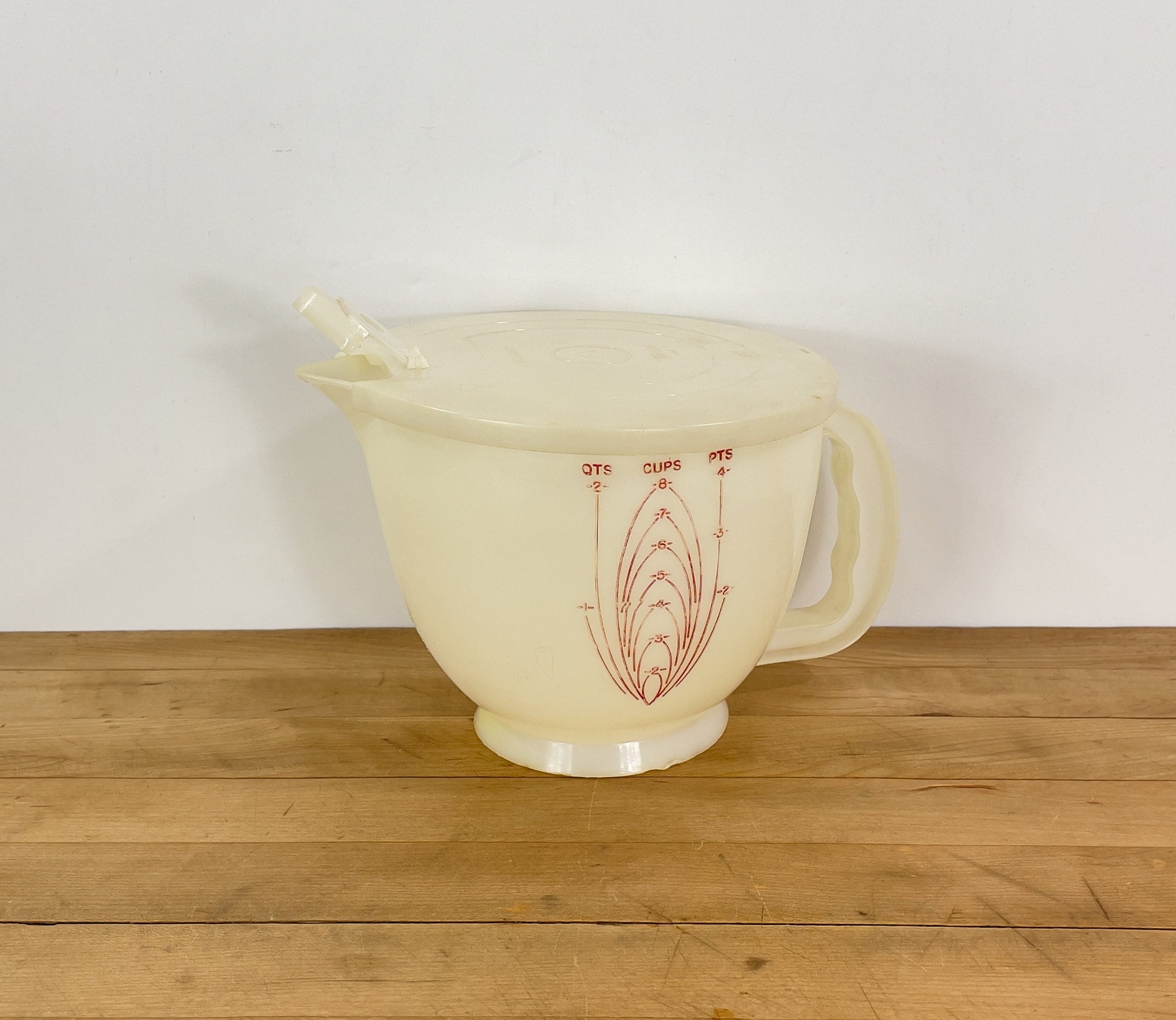 Tupperware 8 CUPS/4 PTS/2 QTS Measuring Cup Mix-n-store Batter Bowl W ...