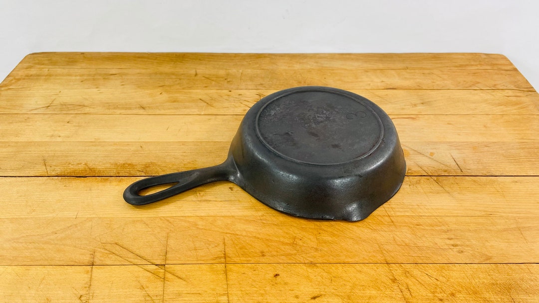 Lodge monday Morning Ɛ, Single Notch Cast Iron Skillet. Y Makers Mark ...