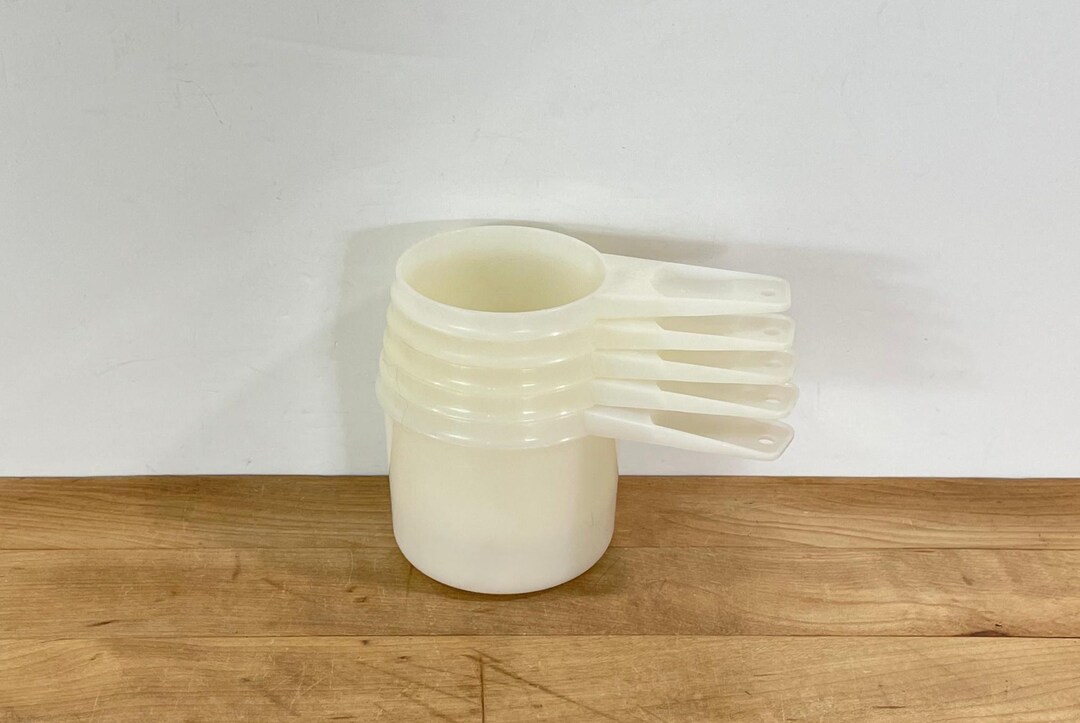 White Plastic Measuring Cups by Tupperware, Made in USA Set of 5, All ...