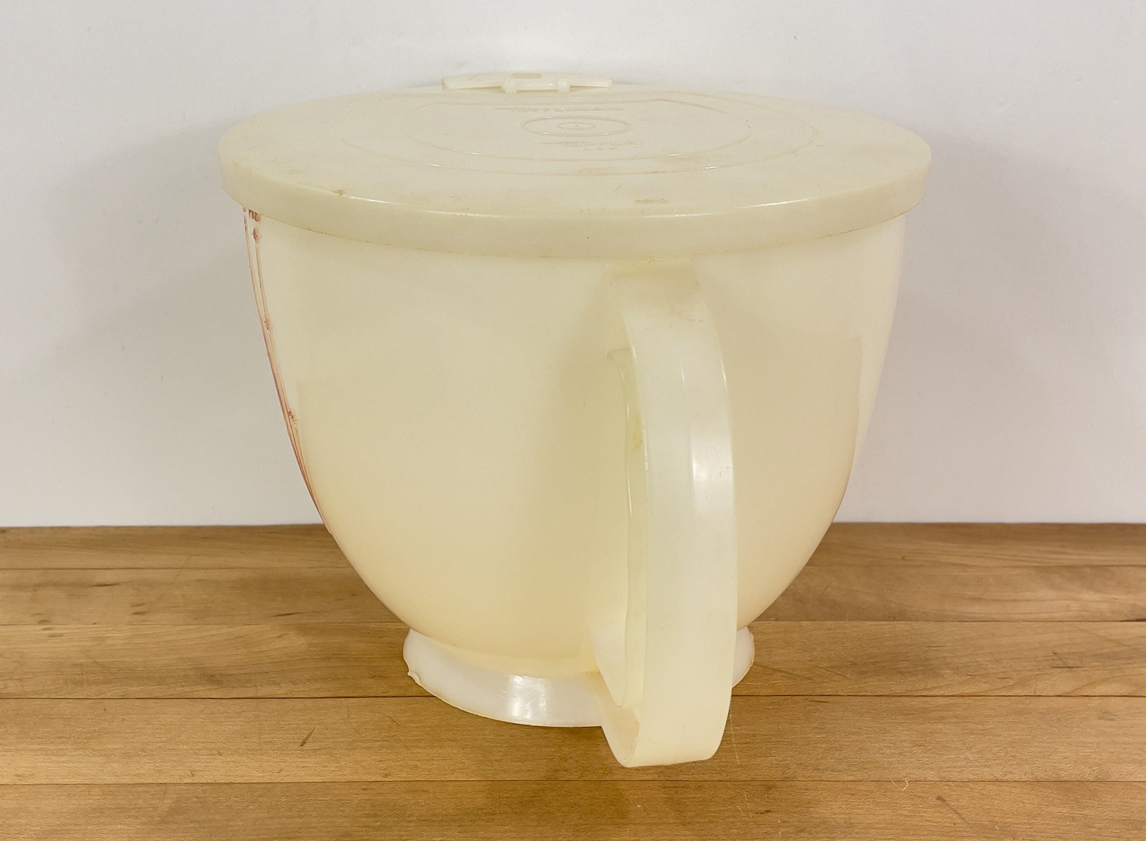 Tupperware 8 CUPS/4 PTS/2 QTS Measuring Cup Mix-n-store Batter Bowl W ...