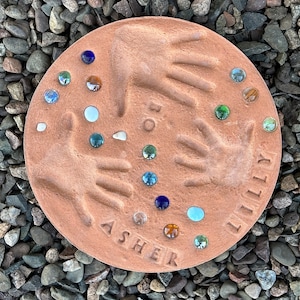 Easy DIY Handprint Stepping Stone for Garden and Home Decor - Father's ...