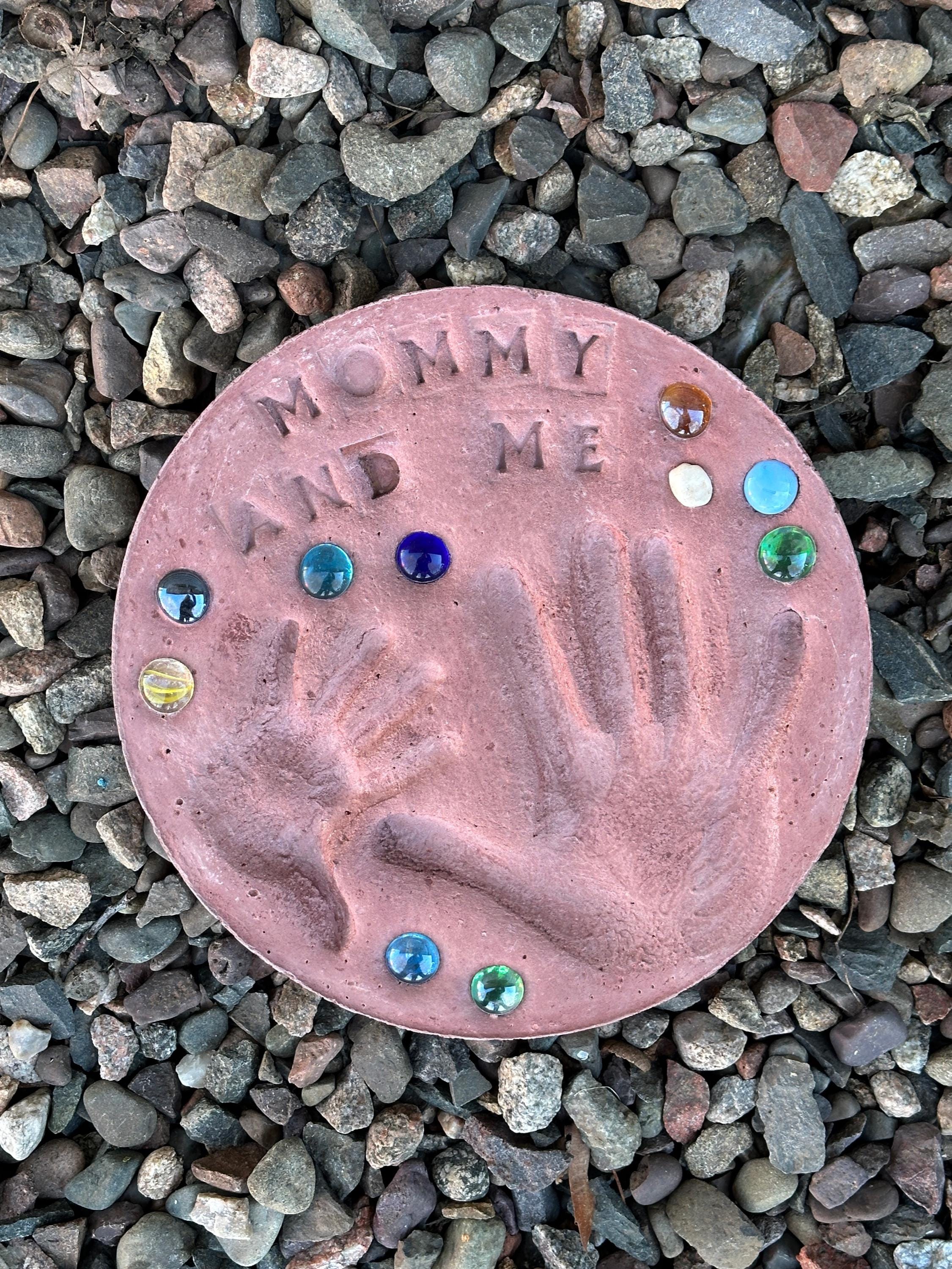 Easy DIY Handprint Stepping Stone for Garden and Home Decor - Father's ...
