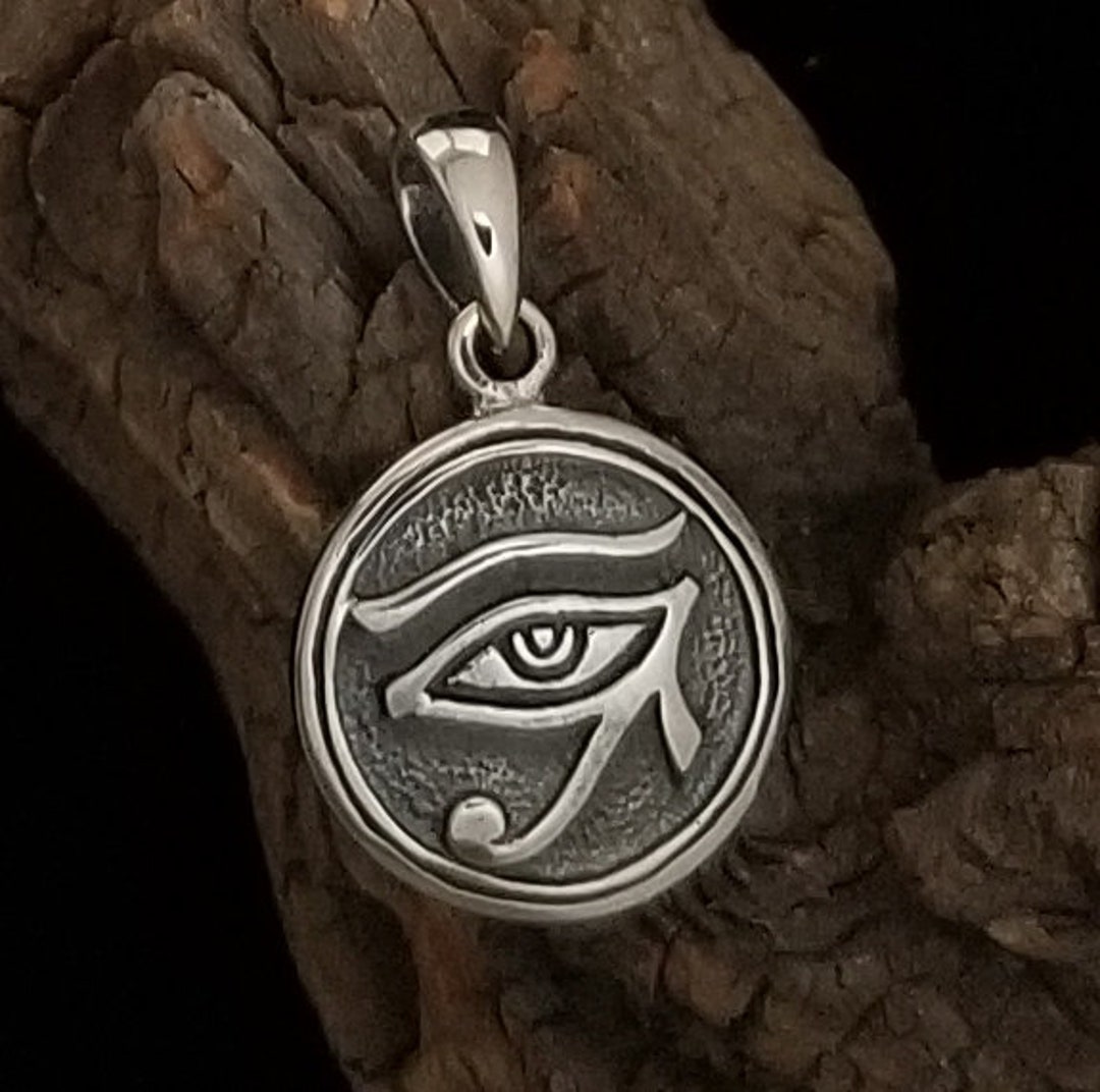 Sterling Silver Eye of Horus Disc Pendant - Etsy