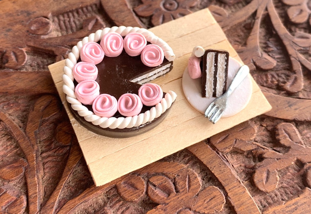 Miniature Chocolate & Vanilla Cake Fridge Magnet, Food Magnet ...