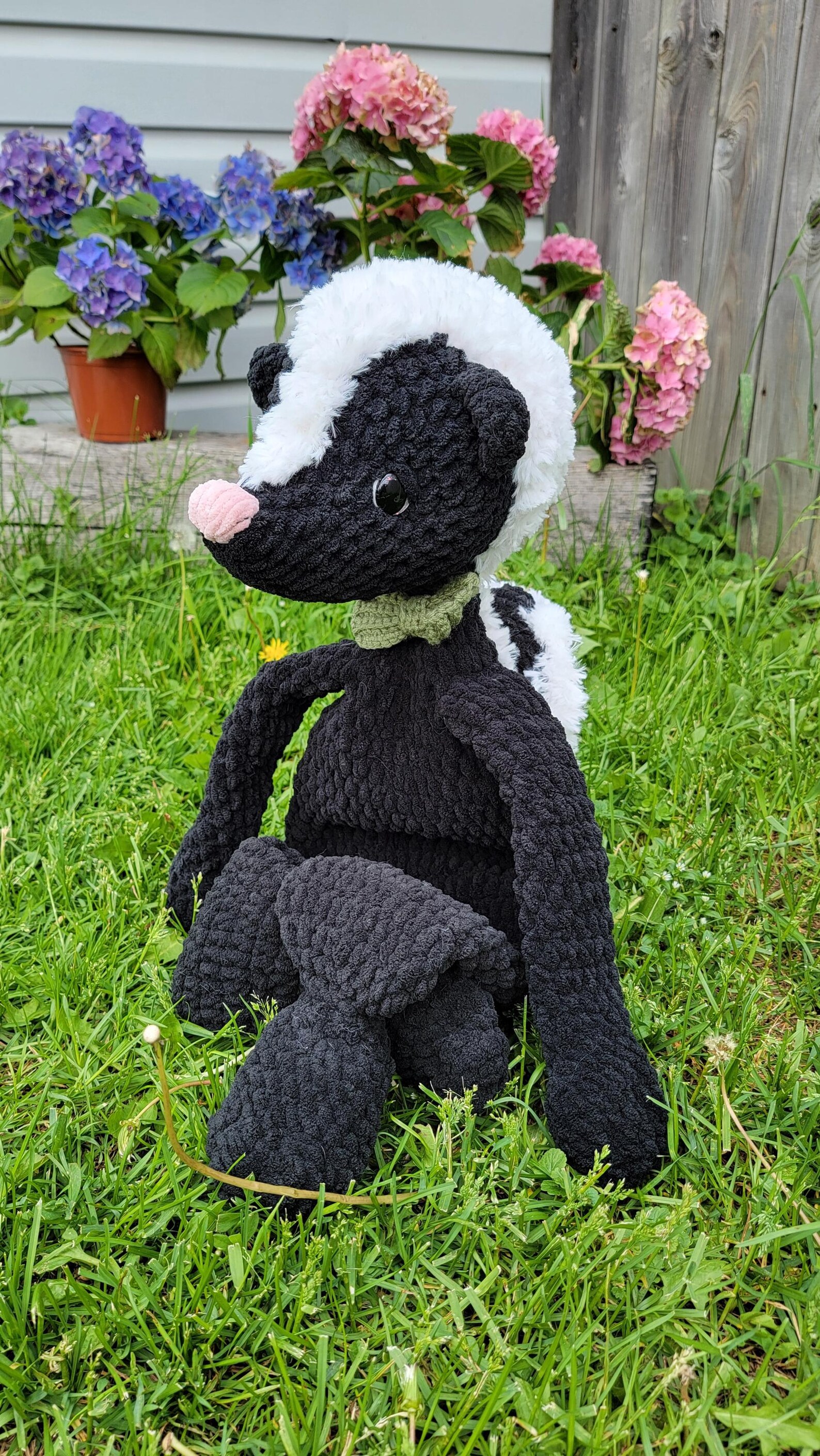 Crochet Skunk Amigurumi Pattern: Large Cuddly Snuggler (PDF Pattern) - Etsy