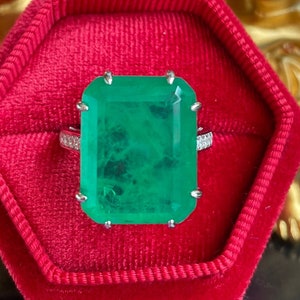 15 Carat Jumbo GREEN Emerald Ring Magnificent Solitaire Attractive Ring ...