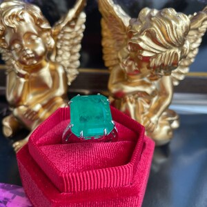15 Carat Jumbo GREEN Emerald Ring Magnificent Solitaire Attractive Ring ...