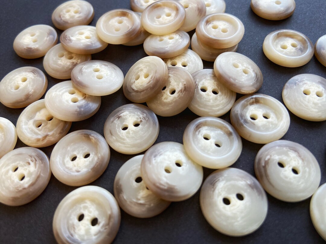 8x Traditional Aran Buttons, Various Sizes 11mm-30mm, Brown & Cream ...
