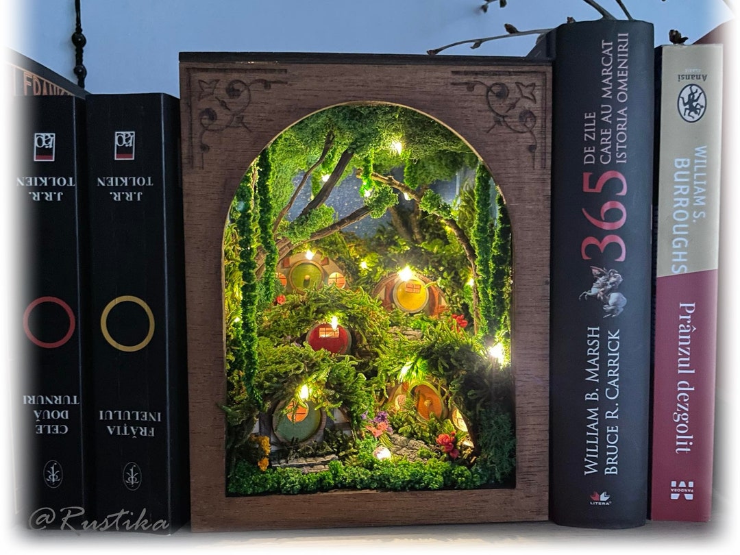 Hobbit Village Book Nook, Hobbit House Diorama, Hobbit Hole, Fantasy ...