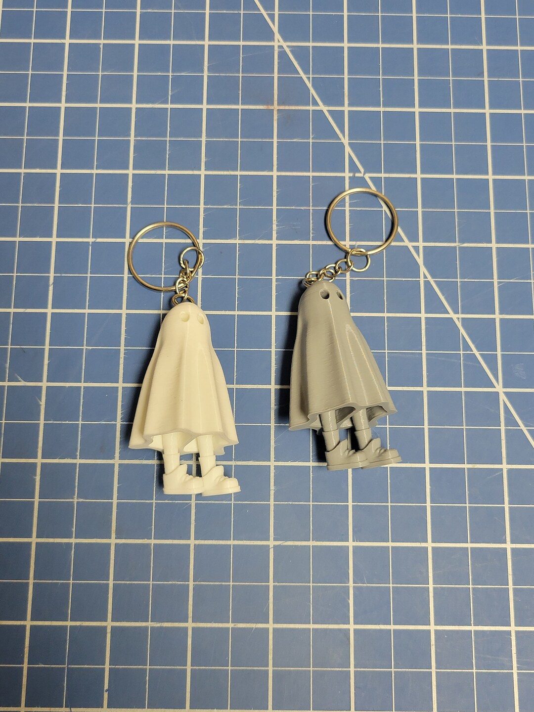 Ghost Keychain With Articulated / Hidden Feet - 3D Printed Keychain ...